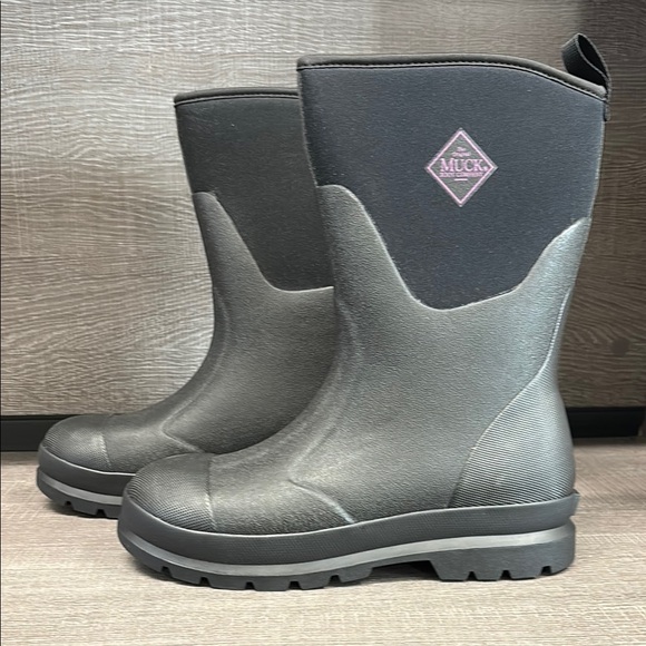 Muck | Shoes | Womens Muck Chore Classic Mid Boots Black Size | Poshmark